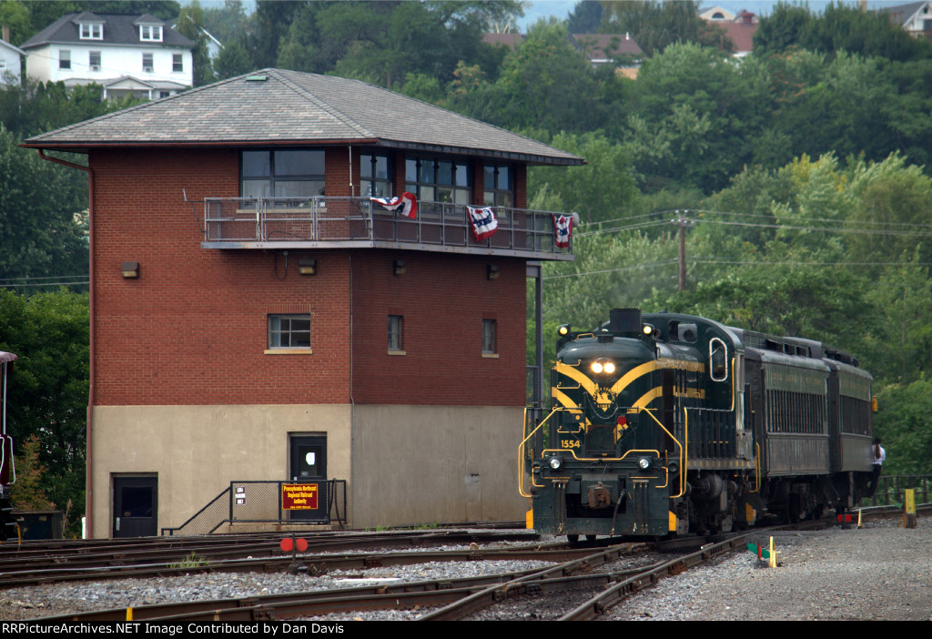 CNJ RS3 1554 on the Scranton Limited